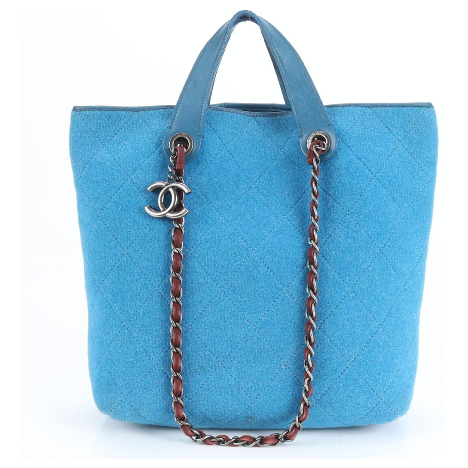 Chanel Matelassé Leather 2-Way Tote Bag Blue ref.2623559 - Joli Closet