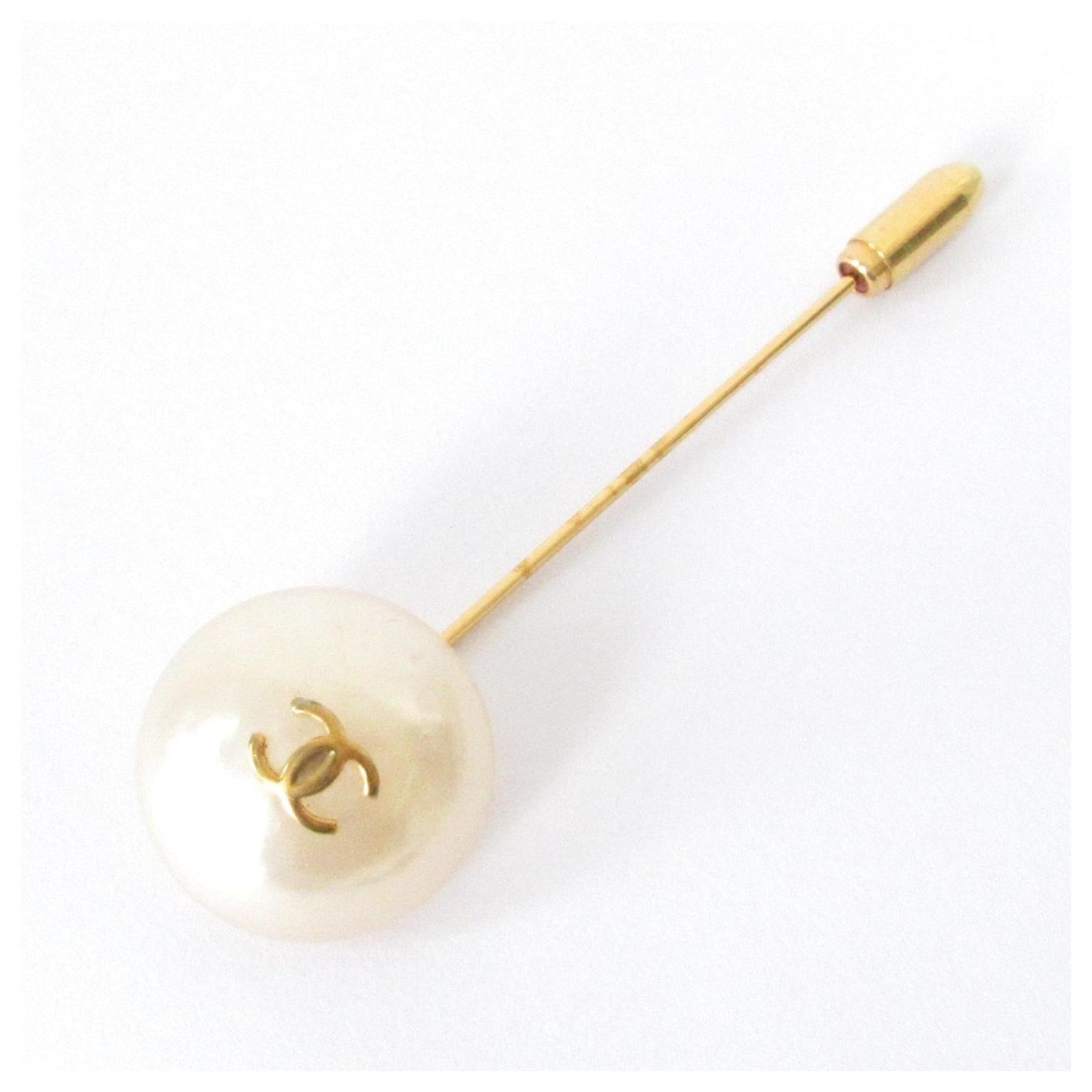 Chanel Vintage Pearl Coco Mark Pin Brooch Golden ref.2632853 - Joli Closet