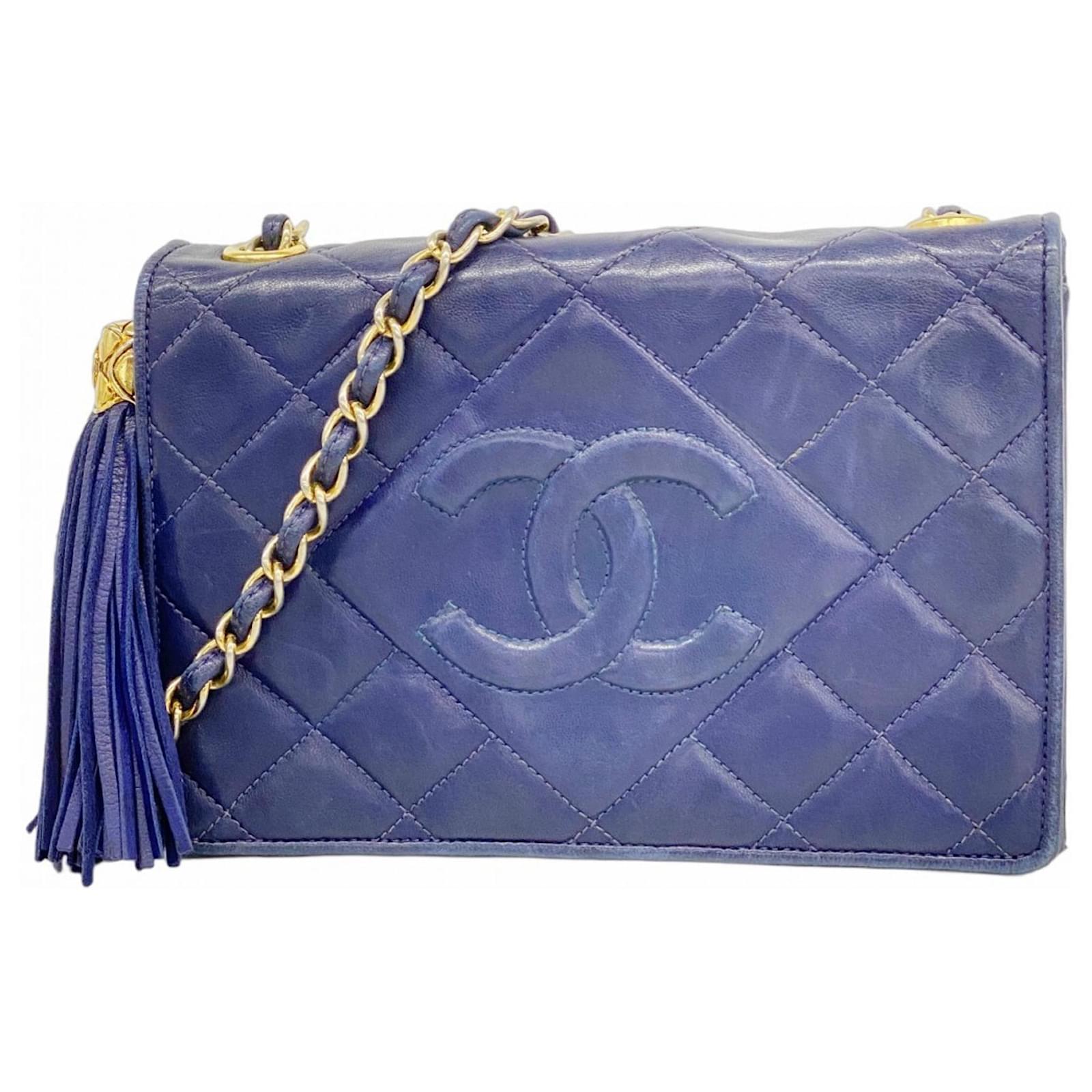 Chanel Navy Lambskin Shoulder Bag Navy blue Leather ref.2633547 - Joli ...