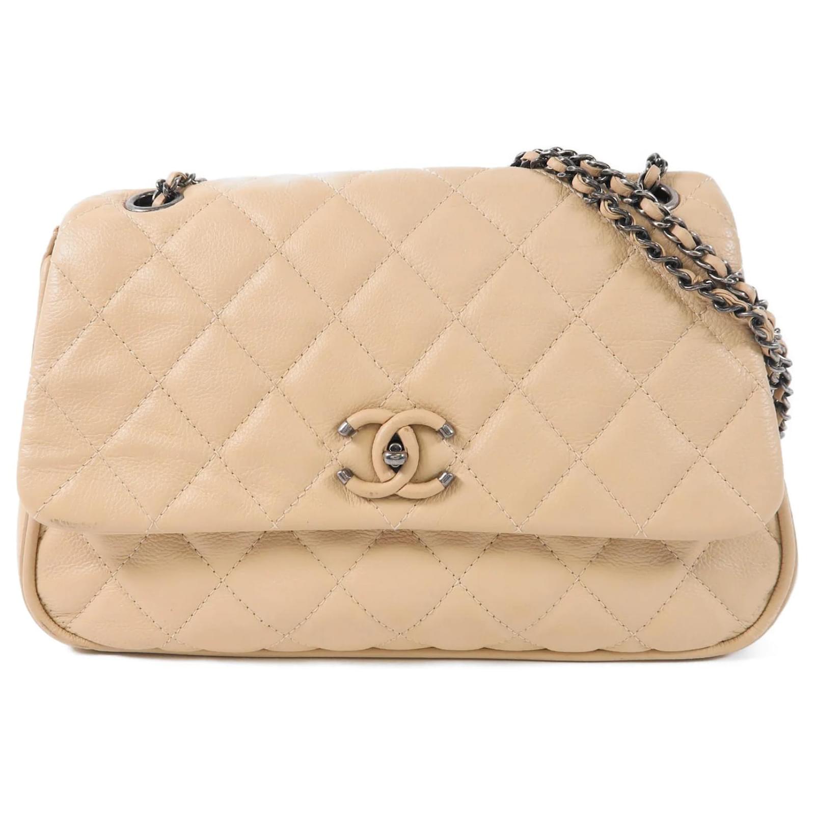 Chanel chain around flap bag Beige Leather ref.2642141 - Joli Closet