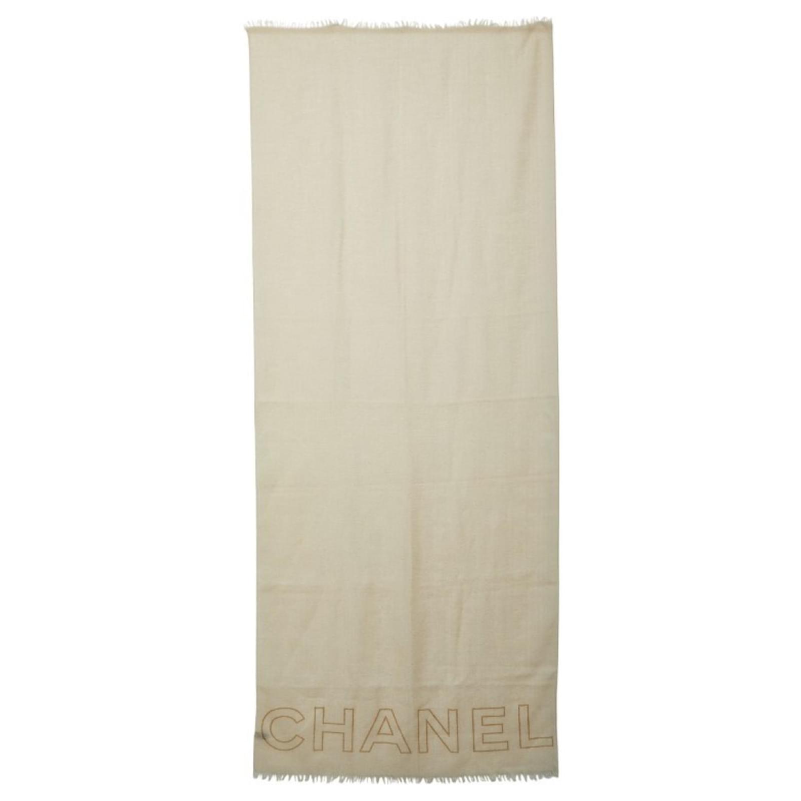Chanel Beige Cashmere Stole ref.2686145 - Joli Closet