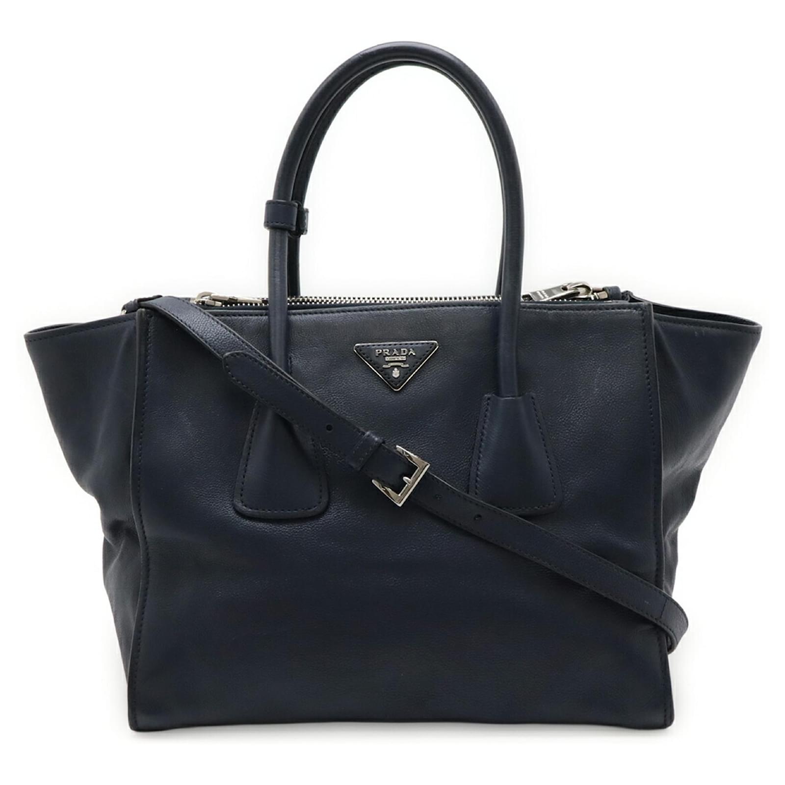 Tote Prada Triangle Handbag in Dark Navy Navy blue ref.2688077 - Joli ...
