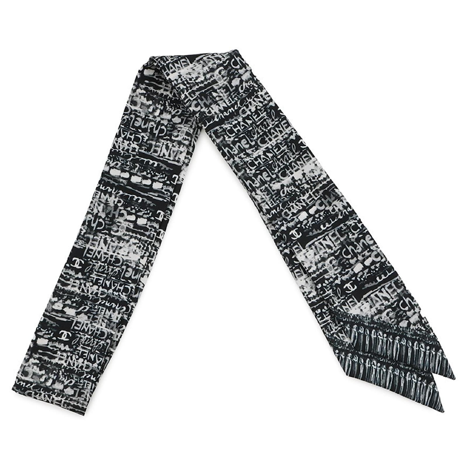 Chanel Coco Mark Silk Scarf in Black and White ref.2729577 - Joli Closet